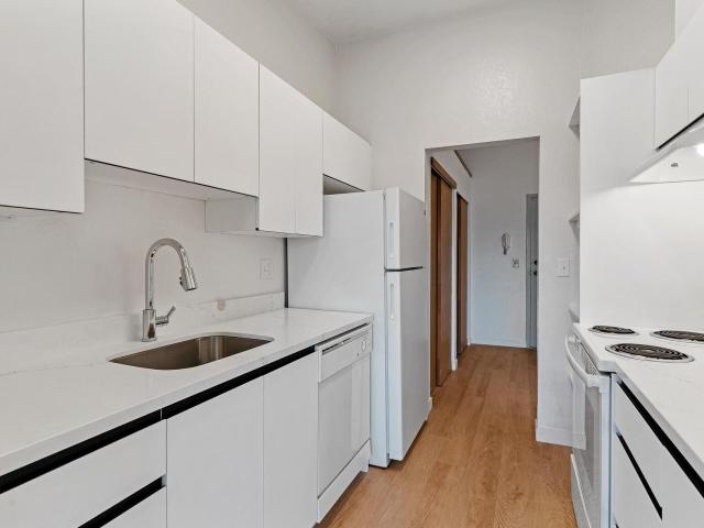 3 BR, 2 BA Apartment 4253 7th Ave NE Unit 204, Seattle, WA 98105