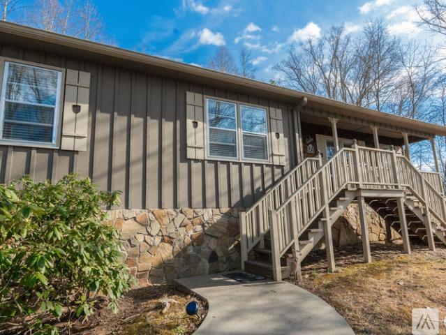3 BR, 2 BA Apartment 42 Celebration Place, Asheville, NC 28806