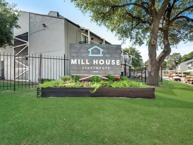 3 BR, 2 BA Apartment 4302 Woodhollow Drive Unit 614, Dallas, TX 75237