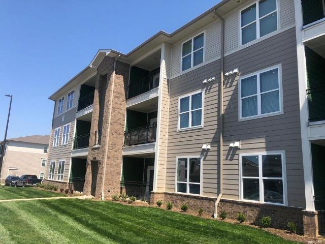 3 BR, 2 BA Apartment 4305 Donerail Run Dr, Louisville, KY 40299