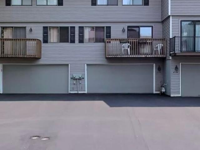 3 BR, 2 BA Apartment 4326 Chatsworth St. N Shoreview, MN 55126