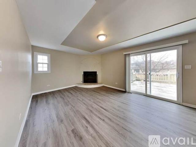 3 BR, 2 BA Apartment 4330 Mayflower Drive, Garland, TX 75043