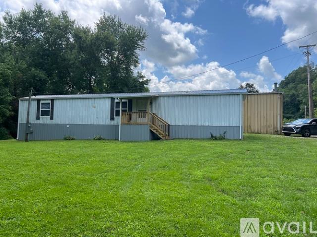 3 BR, 2 BA Apartment 434 State Hwy 581, Paintsville, KY 41240