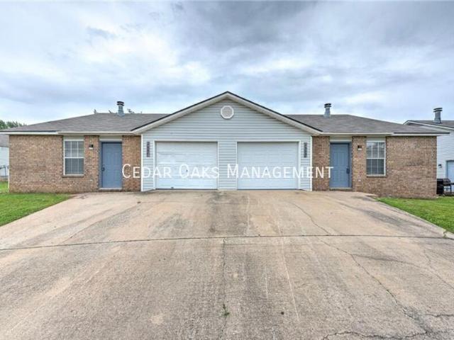 3 BR, 2 BA Apartment 4363 W Thrasher Dr, Fayetteville, AR 72704