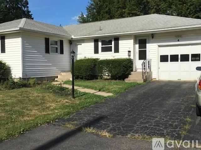 3 BR, 2 BA Apartment 4 Northbrook Drive, West Hartford, CT 06117