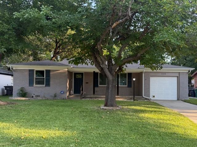 3 BR, 2 BA Apartment 5409 Fursman Avenue, Fort Worth, TX 76114