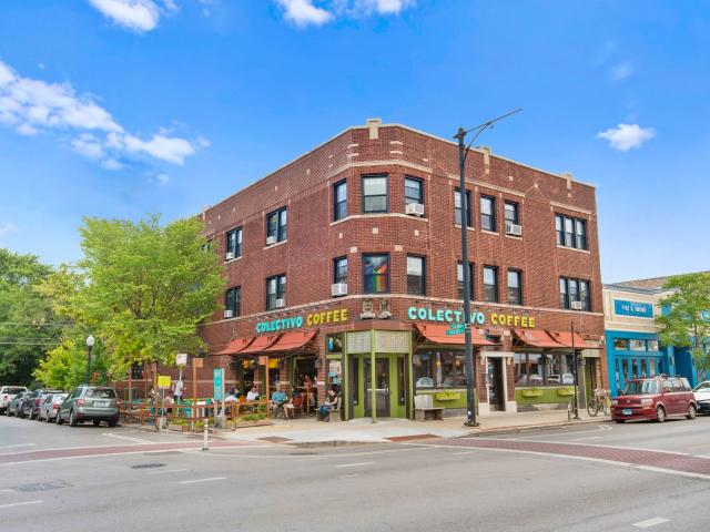 3 BR, 2 BA Apartment 5425 N Clark St Unit 2702, Chicago, IL 60640