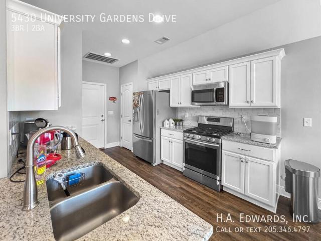 3 BR, 2 BA Apartment 5430 University Gardens Drive, Cottondale, AL 35453