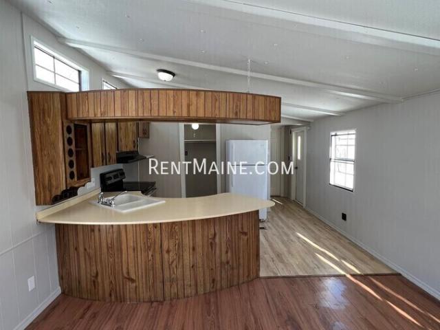 3 BR, 2 BA Apartment 54 Pheasant Hill Mobile Home Park, Milford, ME 04461