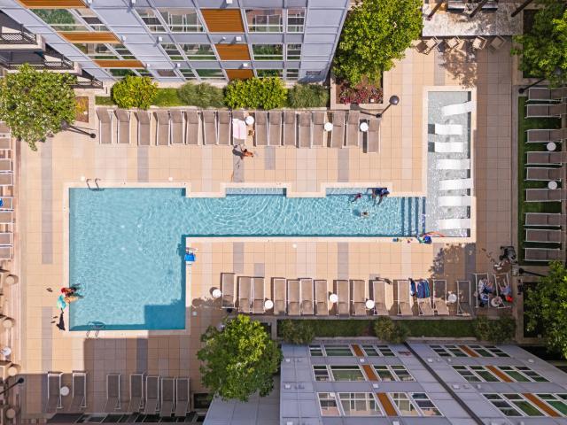 3 BR, 2 BA Apartment 550 E. Brooklyn Village Ave Unit 1400, Charlotte, NC 28202