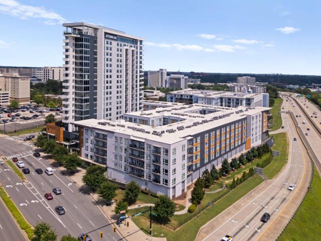 3 BR, 2 BA Apartment 550 E. Brooklyn Village Ave Unit 800, Charlotte, NC 28202