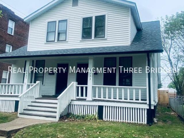 3 BR, 2 BA Apartment 5533 Grace Ave, St Louis, MO 63116