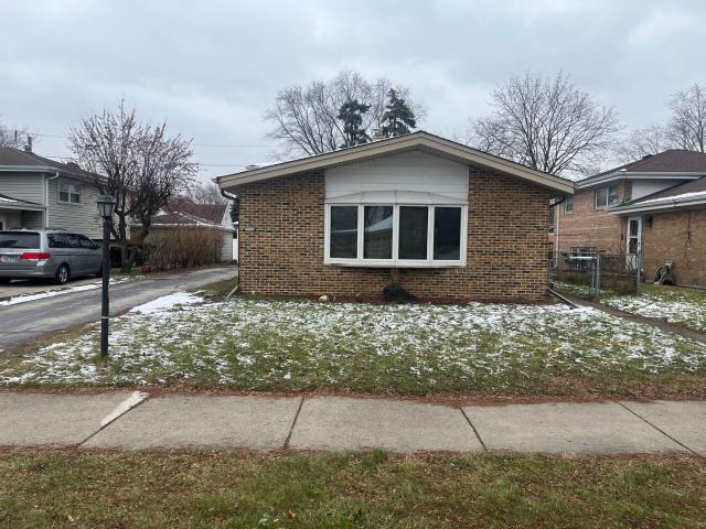 3 BR, 2 BA Apartment 5535 Oakton St, Morton Grove, IL 60053