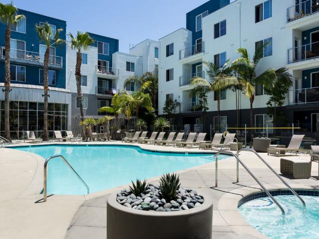3 BR, 2 BA Apartment 5535 Westlawn Avenue Unit 460, Los Angeles, CA 90066