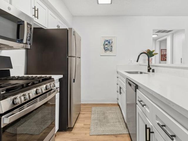 3 BR, 2 BA Apartment 555 Laurie Ln Unit O 4, Thousand Oaks, CA 91360