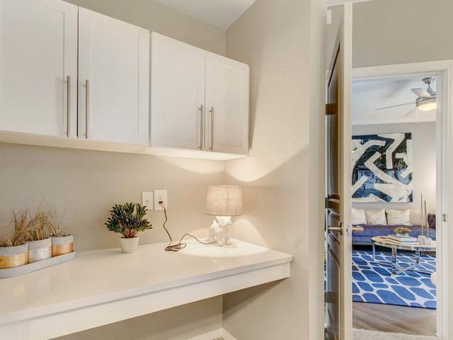 3 BR, 2 BA Apartment 5561 E Mockingbird Ln, Dallas, TX 75206