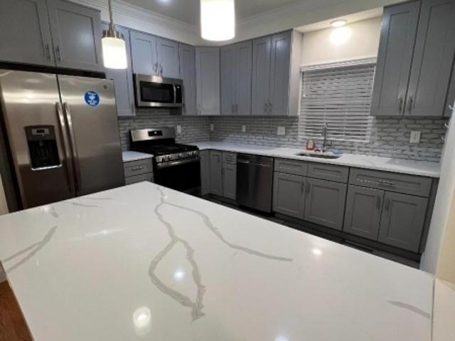 3 BR, 2 BA Apartment 55 Hazelwood Ave, Newark, NJ 07106