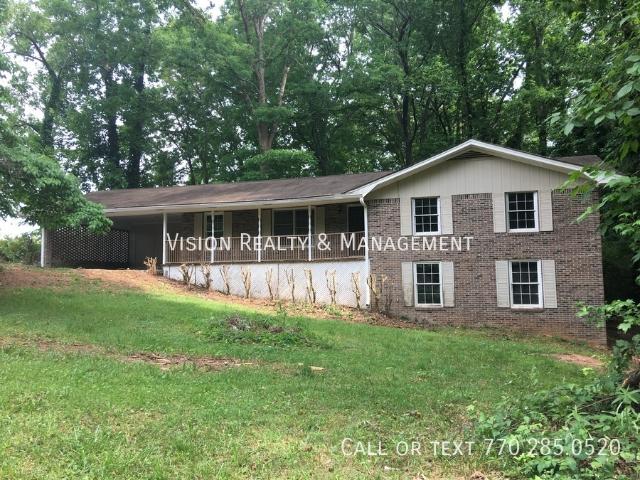 3 BR, 2 BA Apartment 55 S Greenwood Dr, Carrollton, GA 30117