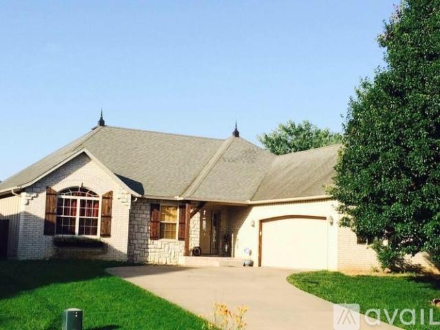 3 BR, 2 BA Apartment 5602 North 6th Avenue, Ozark, MO 65721