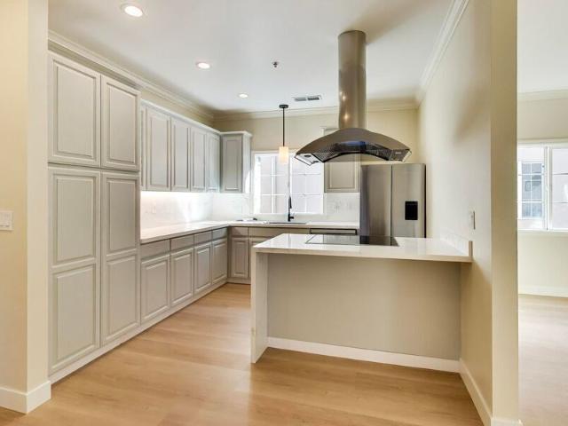 3 BR, 2 BA Apartment 568 Glenwood Avenue, Menlo Park, CA 94025