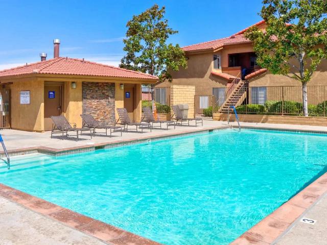 3 BR, 2 BA Apartment 570 Knollview Court Unit 03 1403, Palmdale, CA 93551