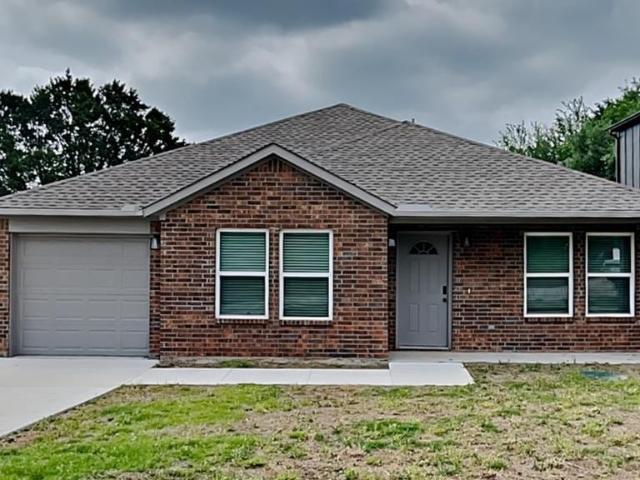 3 BR, 2 BA Apartment 5736 Lone Star Cir, Granbury, TX 76048