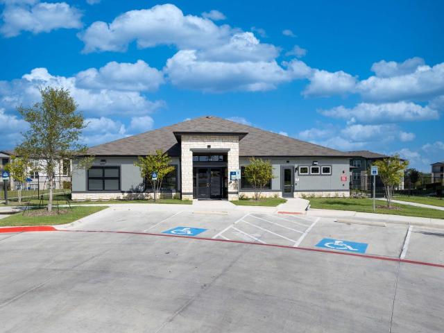3 BR, 2 BA Apartment 5761 Highland Hills Drive Unit 4101, Dallas, TX 75241