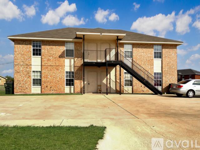 3 BR, 2 BA Apartment 5811 Redstone Dr, Unit B, Killeen, TX 76543