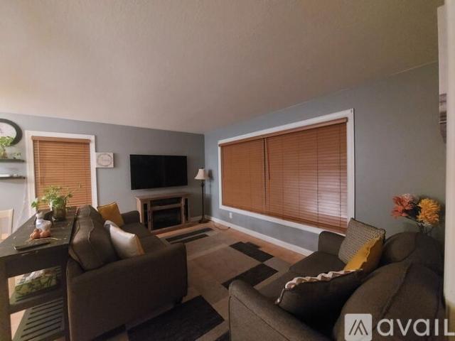 3 BR, 2 BA Apartment 582 State Street, Saint Paul, MN 55107