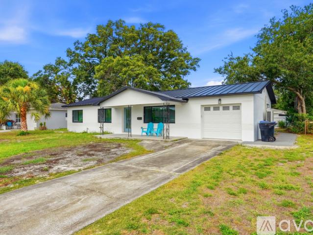 3 BR, 2 BA Apartment 5924 15th Way N, St. Petersburg, FL 33703