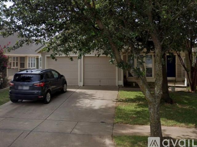 3 BR, 2 BA Apartment 5008 Nash Lane, Fort Worth, TX 76244