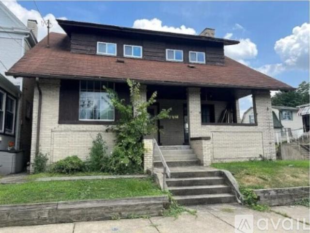 3 BR, 2 BA Apartment 500 Marwood Ave, McKees Rocks, PA 15136