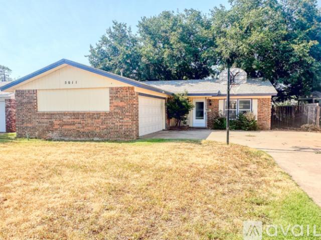 3 BR, 2 BA Apartment 5011 52nd St, Lubbock, TX 79414