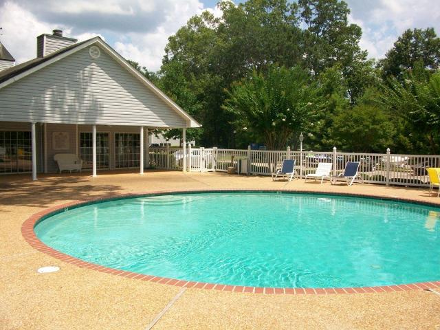 3 BR, 2 BA Apartment 501 Fairways Drive Unit 12L, Vicksburg, MS 39183