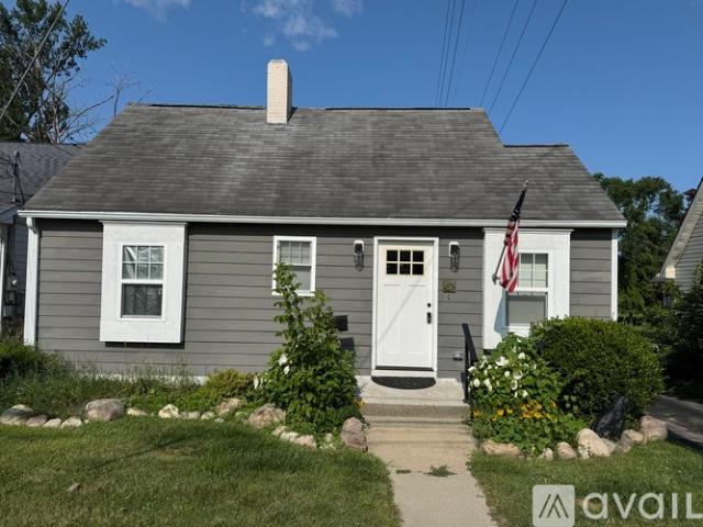 3 BR, 2 BA Apartment 501 North Leroy Street, Fenton, MI 48430