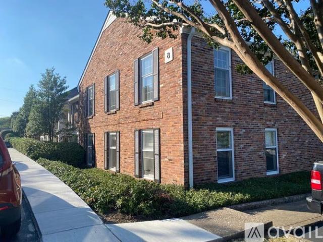 3 BR, 2 BA Apartment 5025 Hillsboro Pike, Nashville, TN 37215