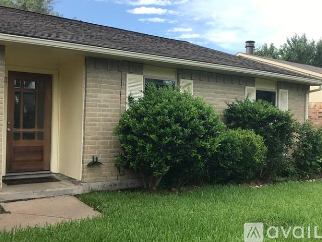 3 BR, 2 BA Apartment 5030 Shadowridge Drive, Houston, TX 77053