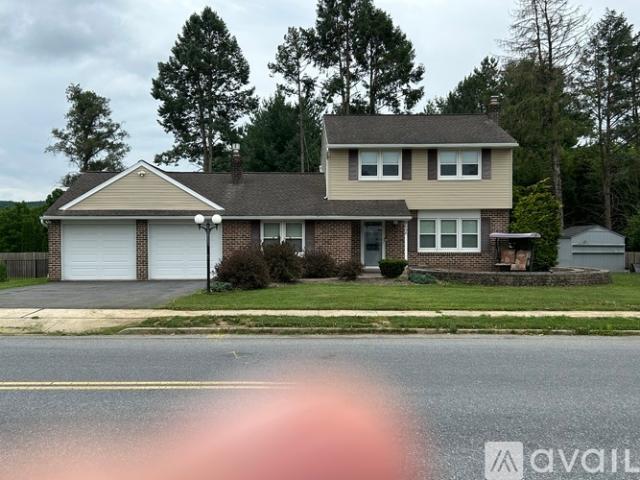3 BR, 2 BA Apartment 5048 Painted Sky Road, Reading, PA 19606