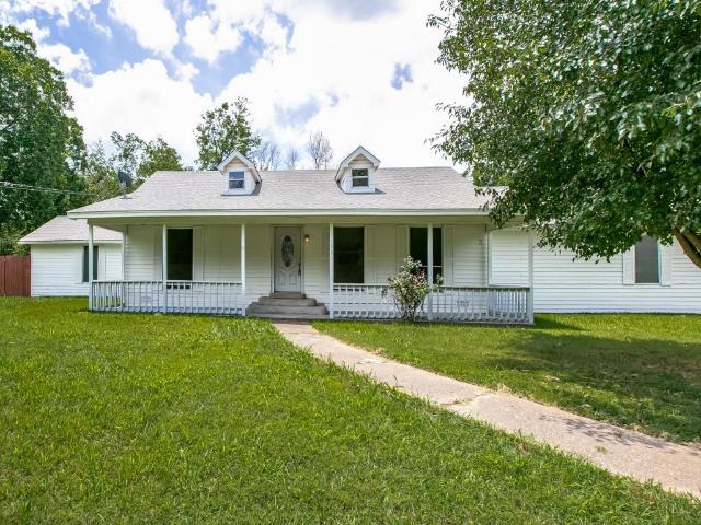 3 BR, 2 BA Apartment 504 East Kempner St, Mabank, TX 75147
