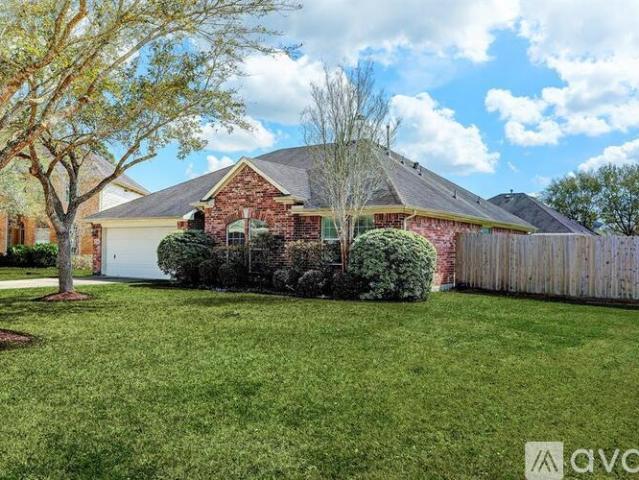 3 BR, 2 BA Apartment 510 Brays Court, Dickinson, TX 77539