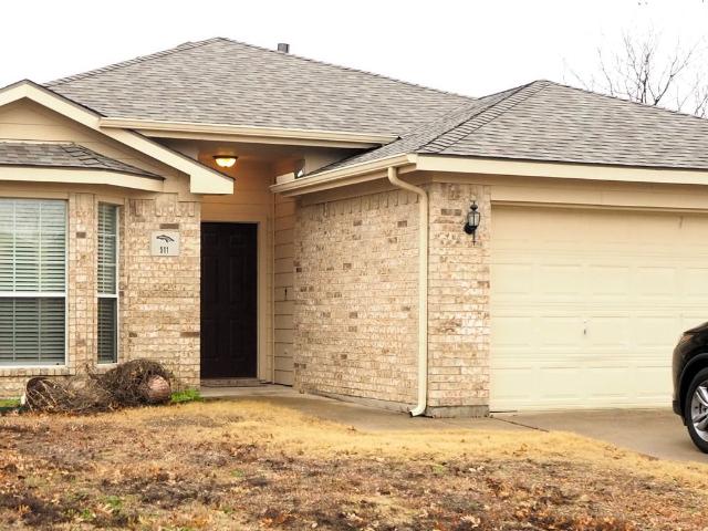 3 BR, 2 BA Apartment 511 Lone Star Park Ln Ponder, TX 76259
