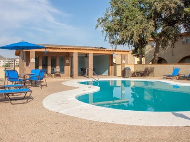 3 BR, 2 BA Apartment 5128 Aberdeen Ave Lubbock, TX 79414