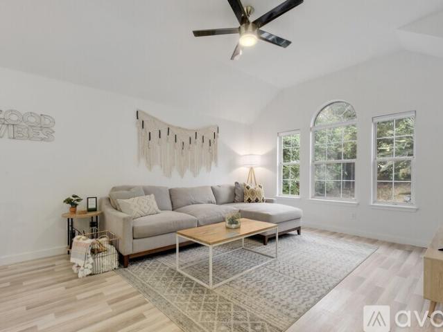 3 BR, 2 BA Apartment 5225 Walnut Grove Ct, Austin, TX 78744