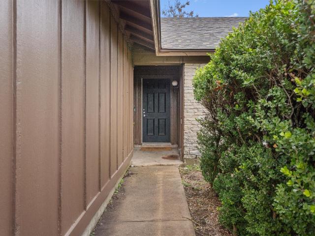 3 BR, 2 BA Apartment 5304 Indio Circle, Austin, TX 78745