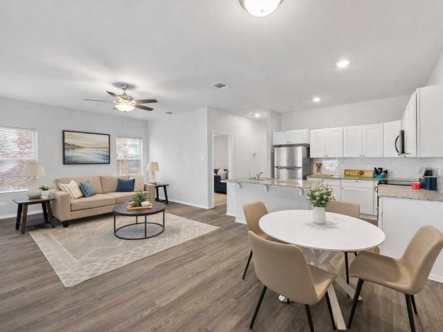 3 BR, 2 BA Apartment 531 Cooper Lane Unit 2 212, Joshua, TX 76058