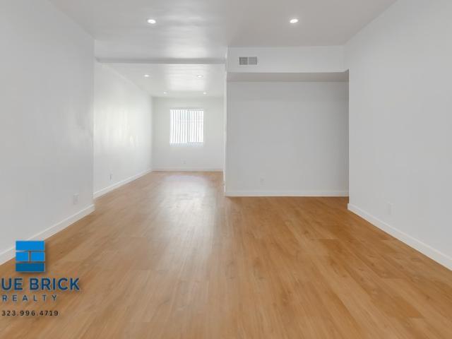 3 BR, 2 BA Apartment 5320 Corteen, Valley Village, CA 91607