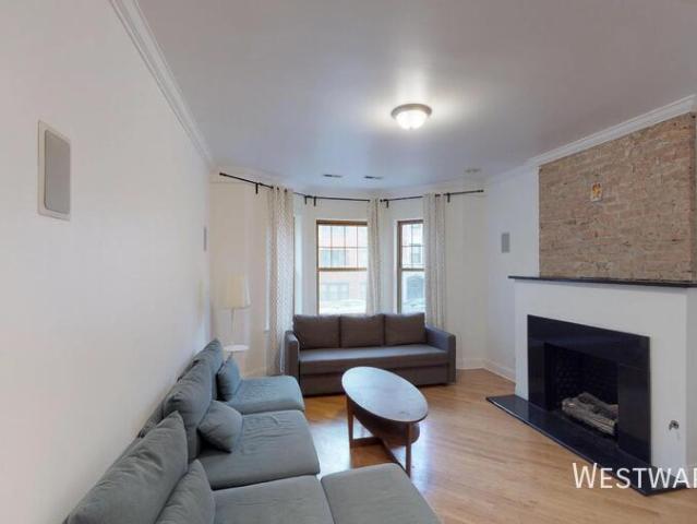3 BR, 2 BA Apartment 5327 Harper Ave, Chicago, IL 60615