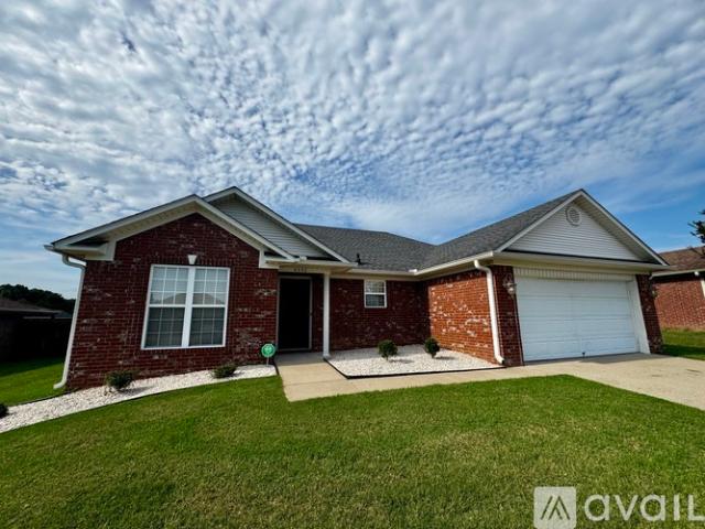 3 BR, 2 BA Apartment 5330 Sanson Drive, Conway, AR 72034