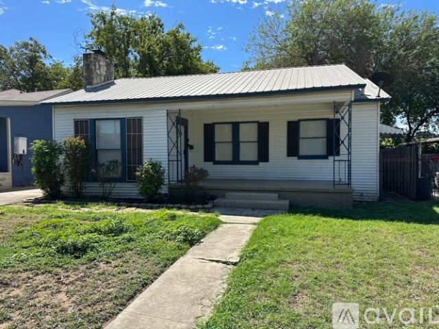 3 BR, 2 BA Apartment 534 Chicago Blvd, San Antonio, TX 78210