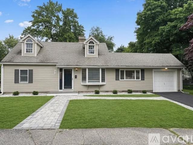 3 BR, 2 BA Apartment 53 Crescent St, Shrewsbury, MA 01545